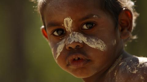 Australia's Aboriginal comedians fight prejudice with wit - BBC News