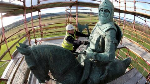 Work begins to restore Bruce statue at Bannockburn - BBC News