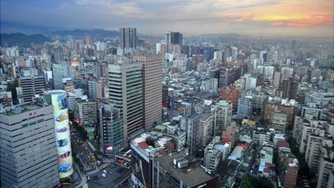 Taiwan's illegal rooftop dwellings - BBC News