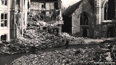 Berkshire marks 70th anniversary of 1943 WWII bombings - BBC News