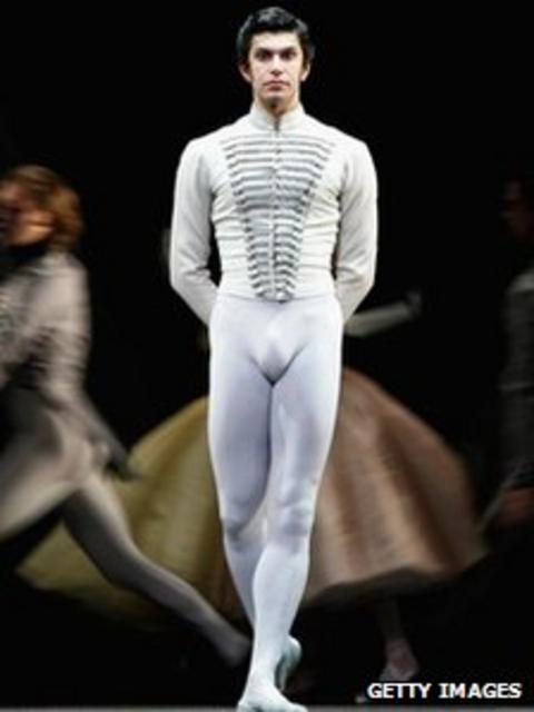 Sergei Filin acid attack: Trouble backstage at Bolshoi - BBC News