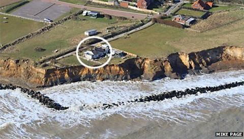 Happisburgh: Last Beach Road cliff-top resident 'frightened' - BBC News