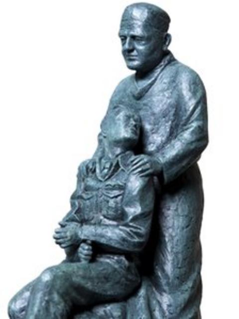 WWII plastic surgeon Sir Archibald McIndoe statue appeal - BBC News