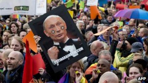 President Putin shrugs off German and Dutch protests - BBC News