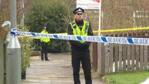 Leeds murder probe after man dies from chest injury - BBC News