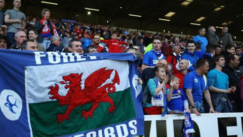 In pictures: Cardiff City fans celebrate Championship title - BBC News