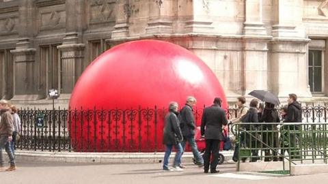 Japanese balloon art hits new heights - BBC News