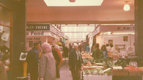 In pictures: Swansea market through the centuries - BBC News