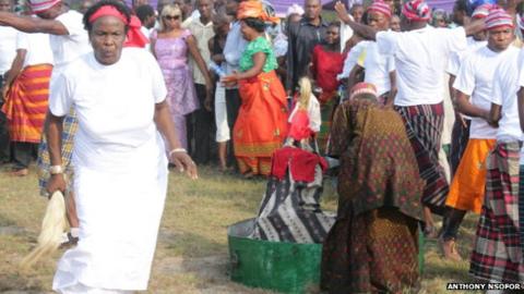 Igbo burials: How Nigeria will bid farewell to Achebe - BBC News