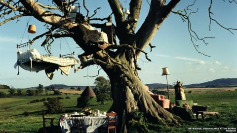 In pictures: Tim Walker's Dreamscapes exhibition - BBC News