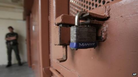 How do people survive solitary confinement? - BBC News