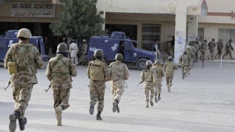 Pakistani city of Quetta in shock after double attack - BBC News