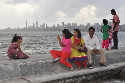 In pictures: An Indian middle-class family - BBC News