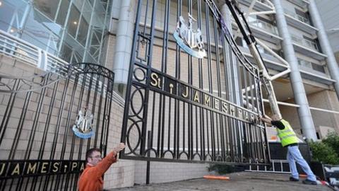 Newcastle United wrought iron gates unveiled - BBC News