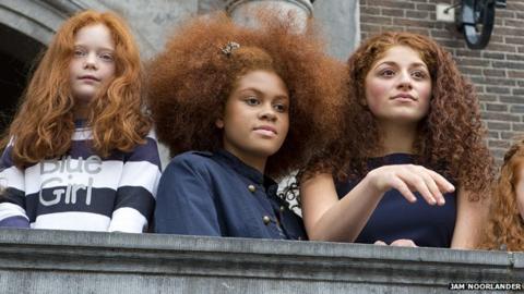 In pictures: Connecting the world's redheads - BBC News