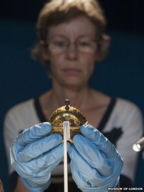 In pictures: The Cheapside Hoard - BBC News