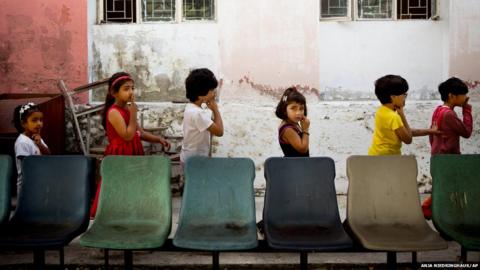 Day in pictures: 11 October 2013 - BBC News