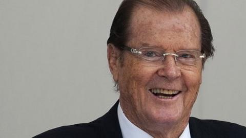 Sir Roger Moore, James Bond actor, dies aged 89 - BBC News