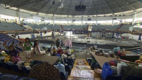 In pictures: A week in Tacloban - BBC News