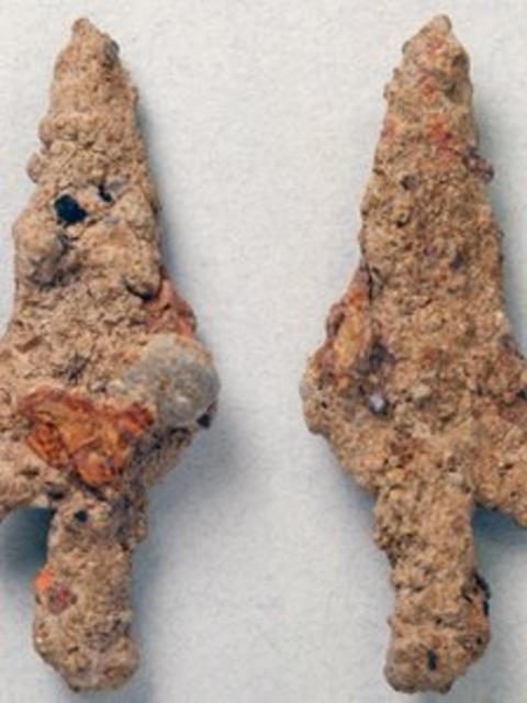 Cardigan Castle: 9,500 artefacts found in archaeological dig - BBC News