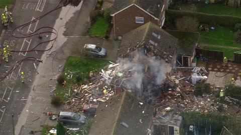 In pictures: Essex explosion destroys Clacton homes - BBC News