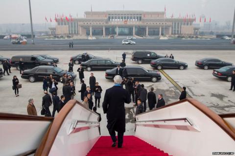 Day in pictures: 14 February 2014 - BBC News