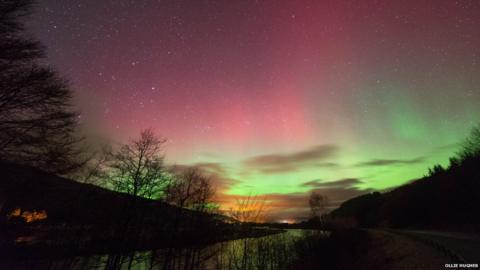 Northern Lights illuminate the UK - BBC News