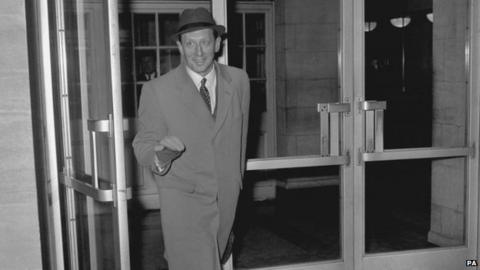 Obituary: Chapman Pincher - BBC News