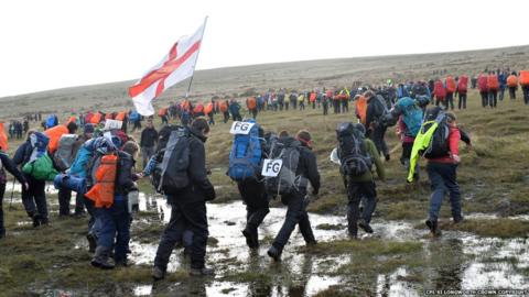 In pictures: Dartmoor Ten Tors Challenge takes off - BBC News