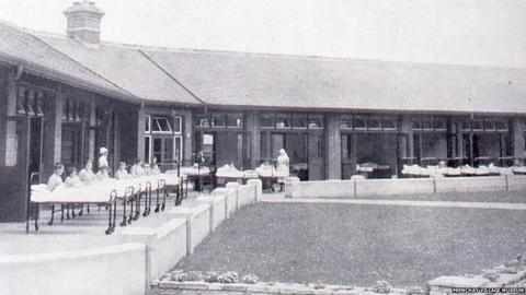 Frenchay Hospital's final patients leave hospital site - BBC News