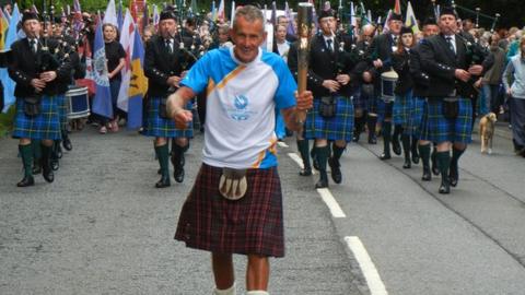 Commonwealth Games: Queen's Baton relay arrives in Scotland - BBC News