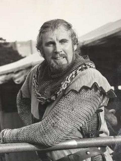 Terry Richards: UK stunt man dies aged 81 - BBC News