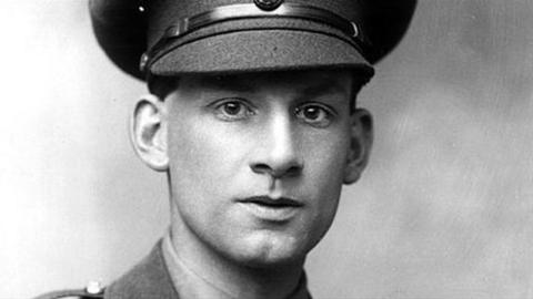 Siegfried Sassoon's war diaries published online - BBC News