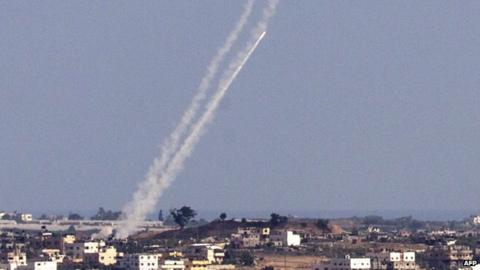 Israel warns Gazans to leave homes as air strikes continue - BBC News