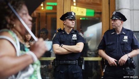 The British police on armed routine patrol - BBC News