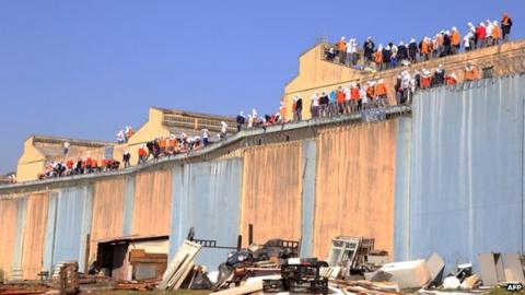 Brazil officials say deadly Cascavel jail riot is over - BBC News