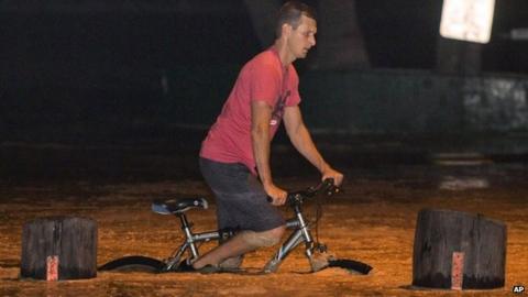 Hurricane creates rare extreme waves in California - BBC News