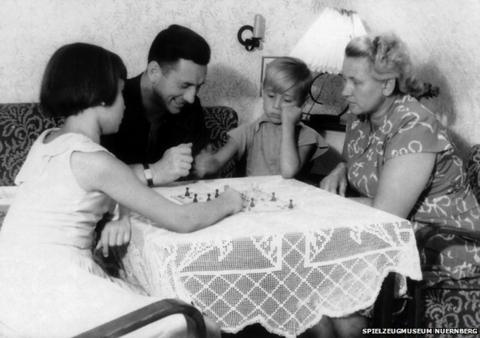 The game that flourished in WW1 trenches - BBC News