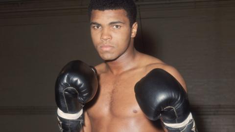 Boxing legend Muhammad Ali dies at 74 - BBC News