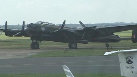Lancaster bombers flypast at 'Dambusters' Derwent Dam - BBC News