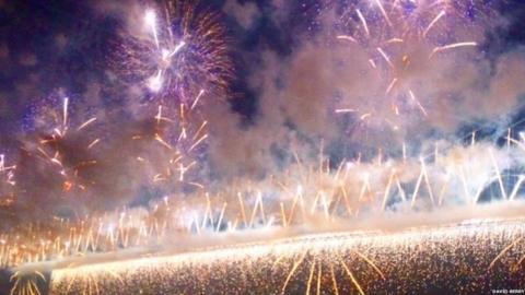 In Pictures: Forth Bridge 50th anniversary fireworks - BBC News