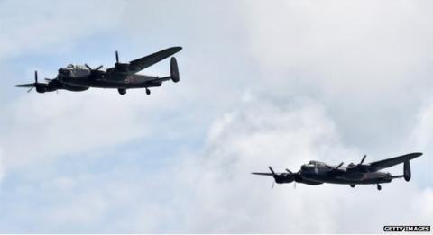Lancaster bombers flypast at 'Dambusters' Derwent Dam - BBC News