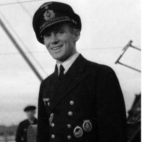 WW2: Survivors' tales of covered up disaster - BBC News