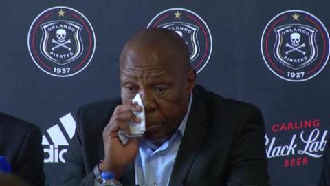 S Africa football captain Senzo Meyiwa shot dead - BBC News