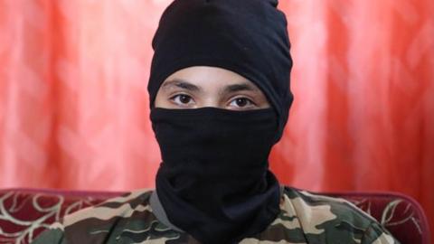 Female Muslim converts drawn to Islamic State - BBC News