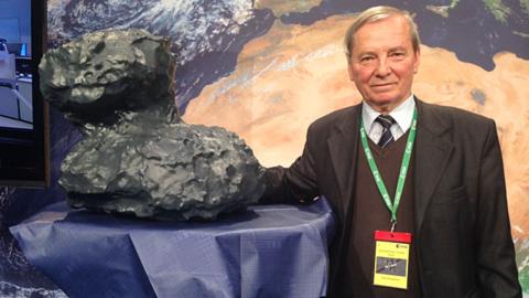 Rosetta mission: Robot making historic descent to comet - BBC News