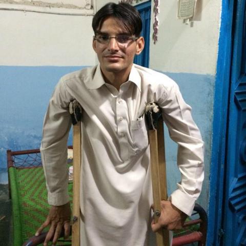 The parents refusing to vaccinate their children against polio - BBC News