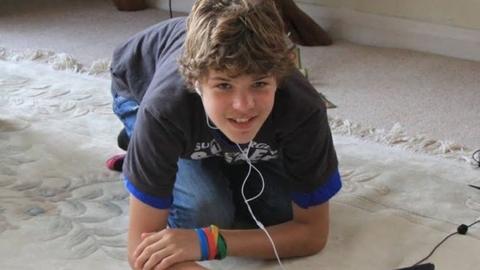 Breck Bednar stabbing: Lewis Daynes admits boy's murder - BBC News