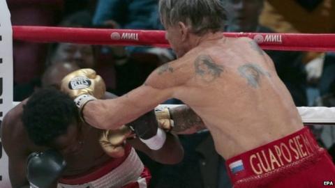 Mickey Rourke wins exhibition boxing match - BBC News