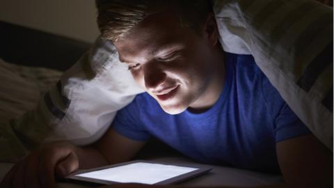 Screen time 'harms teenagers' sleep' - BBC News